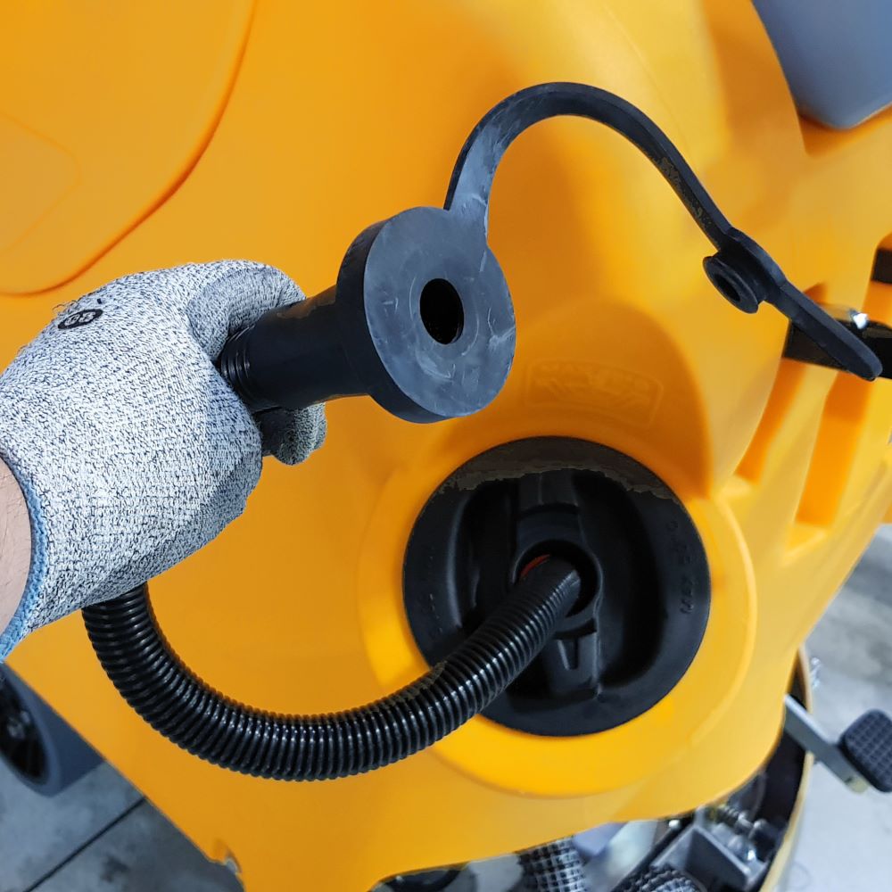 Walk behind scrubber ruby 48e